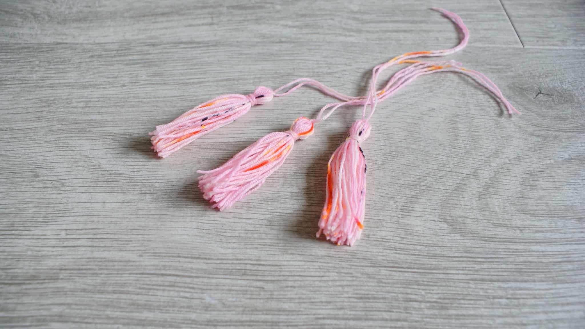 How To Make A Yarn Tassel In 5 Minutes Step By Step Photo Tutorial