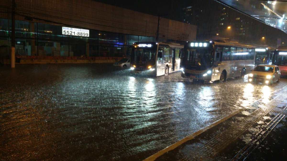 Chuva Causa Alagamentos E Coloca Cidade De São Paulo Em Estado De