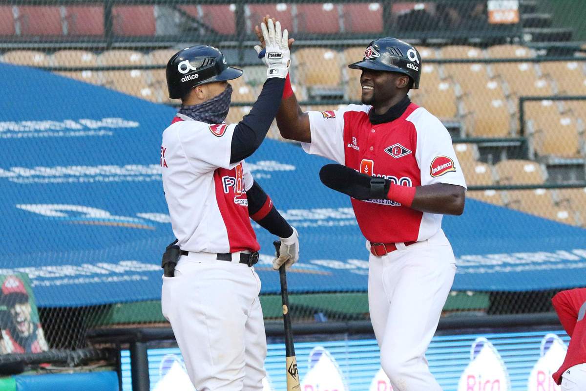 Leones Del Escogido Vapulean Los Tigres Del Licey 7 Carreras Por 1