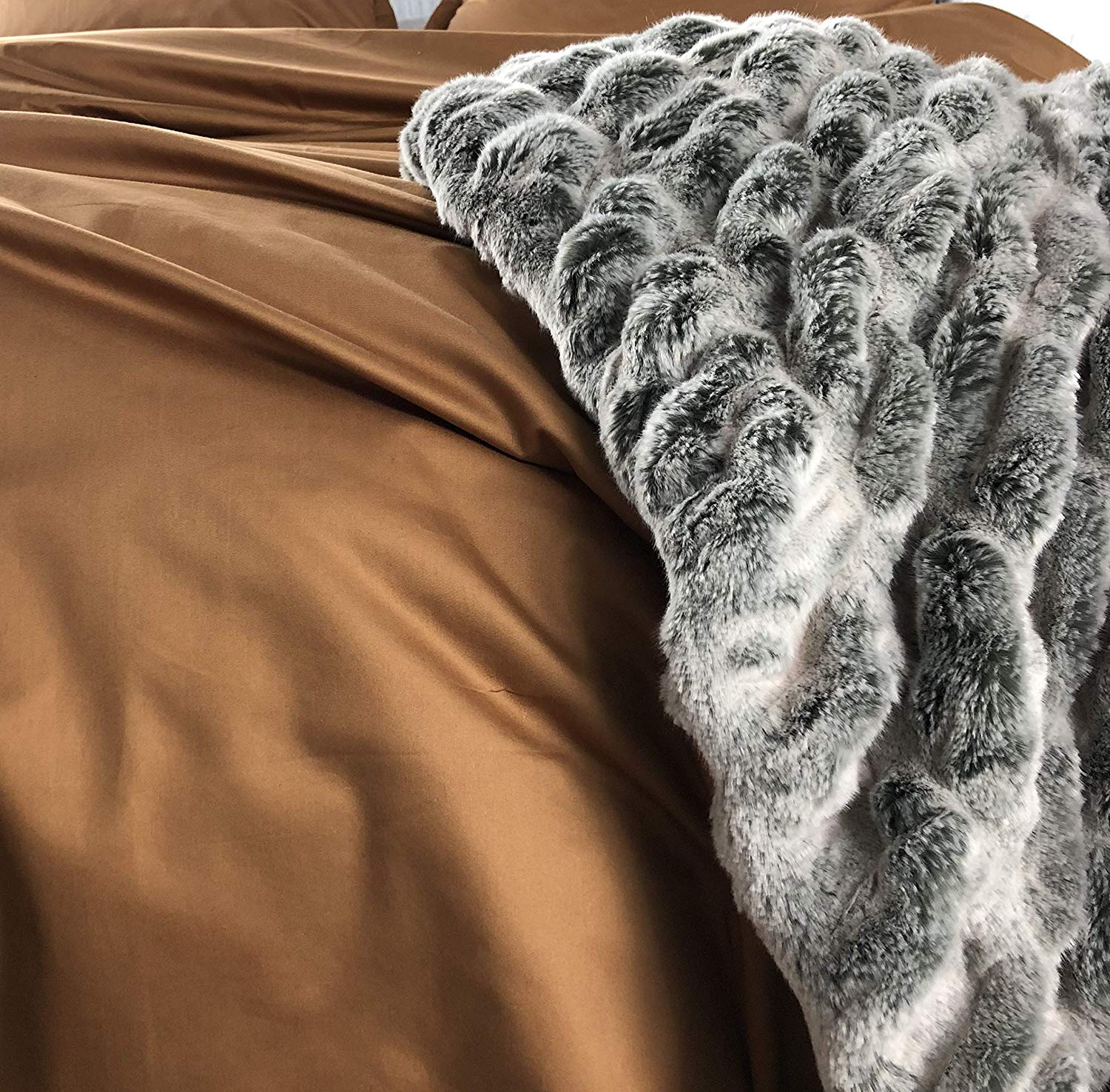 Luxury Ruched Faux Fur Oversized Throw Blanket With Plush Velvet