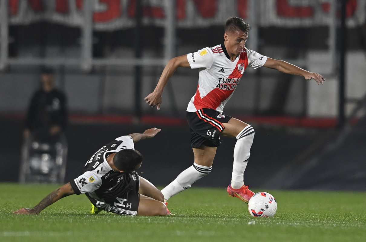 River Platense Hora Tv Y Formaciones Por La Liga Profesional River