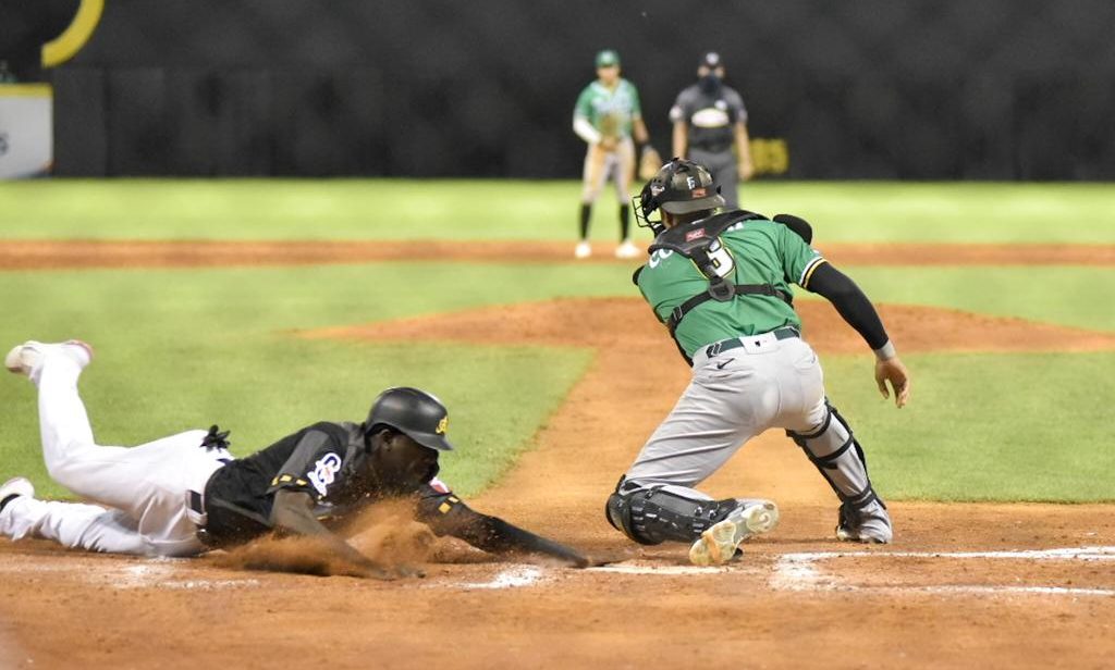 Las Águilas Derrotan 4 3 A Las Estrellas En El Estadio Cibao El Jacaguero