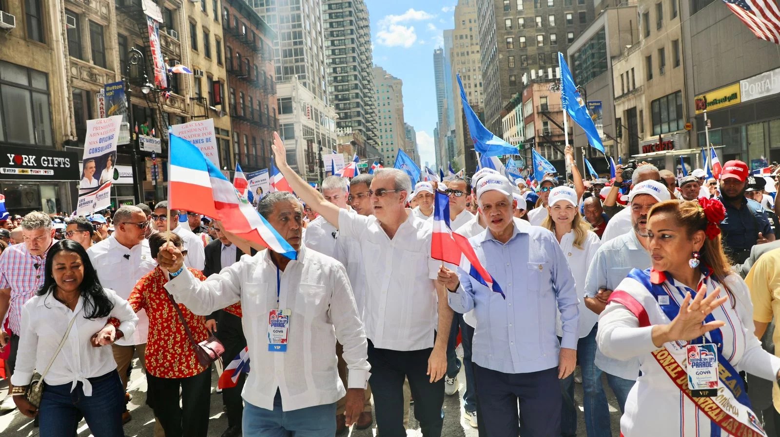 Presidente Abinader Encabeza Desfile Dominicano De Manhattan Recorre