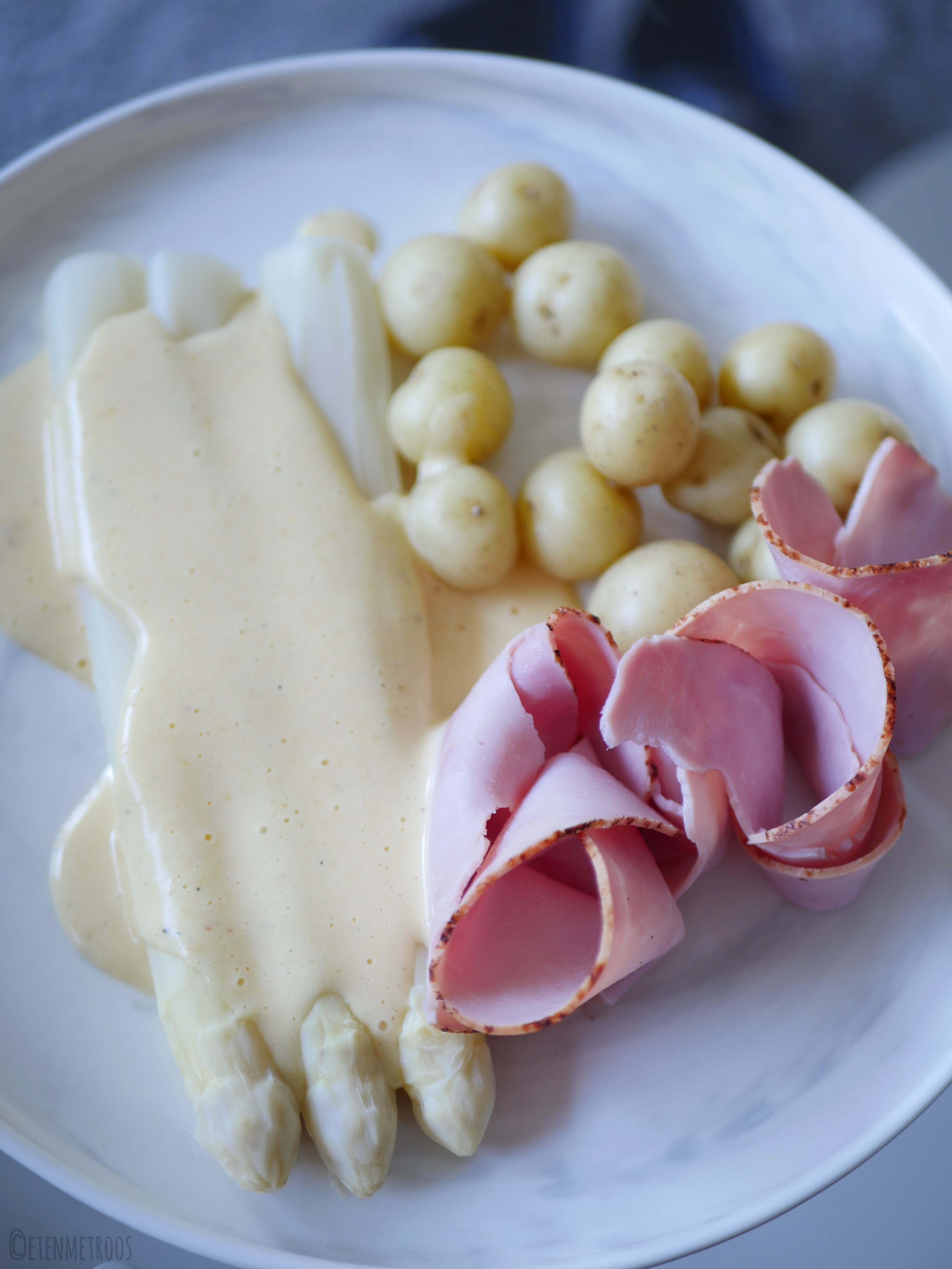 Klassieke Witte Asperges Met Hollandaise Saus Eten Met Roos