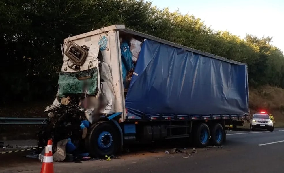 Acidente Entre Caminhões Provoca Morte De Motorista Em Rodovia De