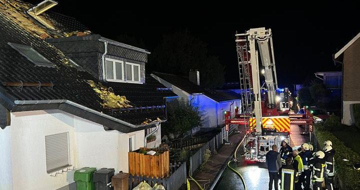 Hilfe Nach Dachstuhlbrand Bei Feuerwehrmitglied Feuerwehr Gummersbach