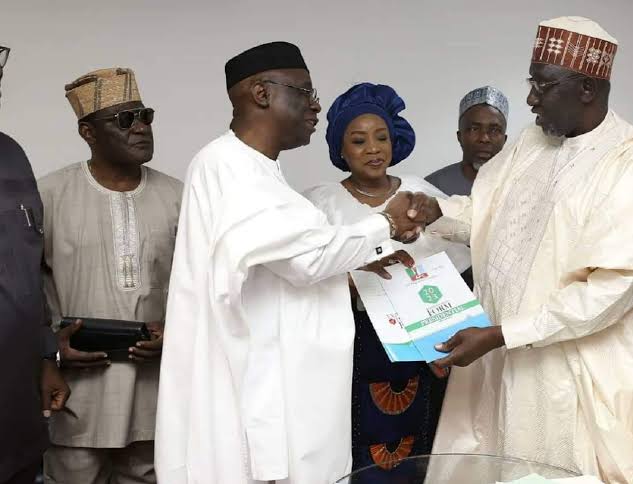 2023 Pastor Tunde Bakare Buys N100m Apc Presidential Nomination Form