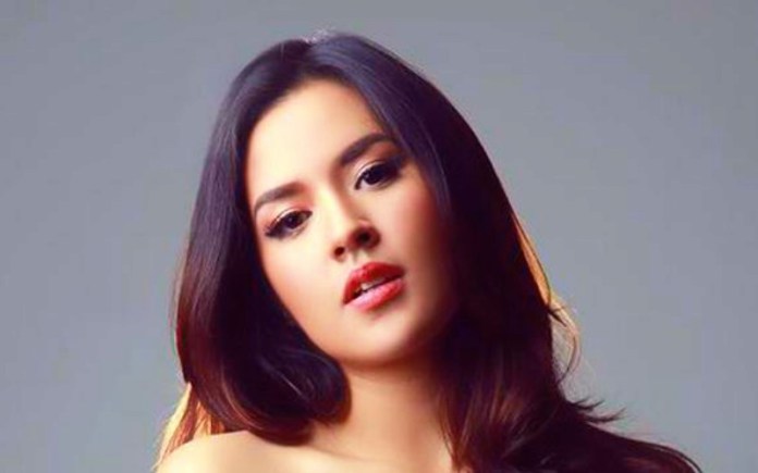 Intip Aksi Kocak Hamish Daud Saat Dandan Istrinya Raisa