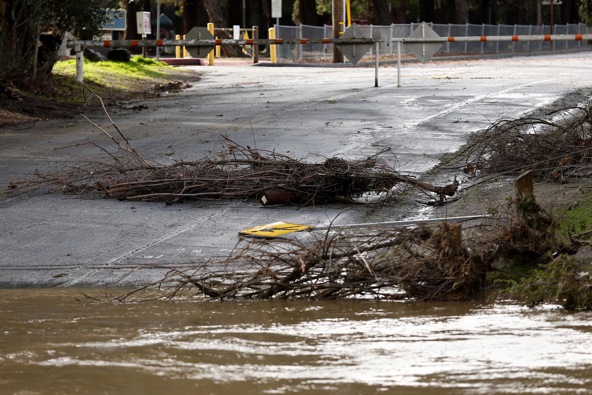 California Sigue En Alerta Por Tormentas Que Dejan Ya 14 Muertos Hola