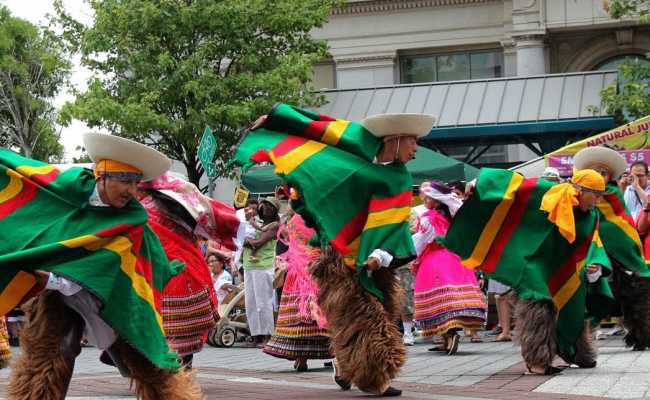 Tipos De Bailes Folkloricos Del Ecuador Con Respecto A Su Vestimenta