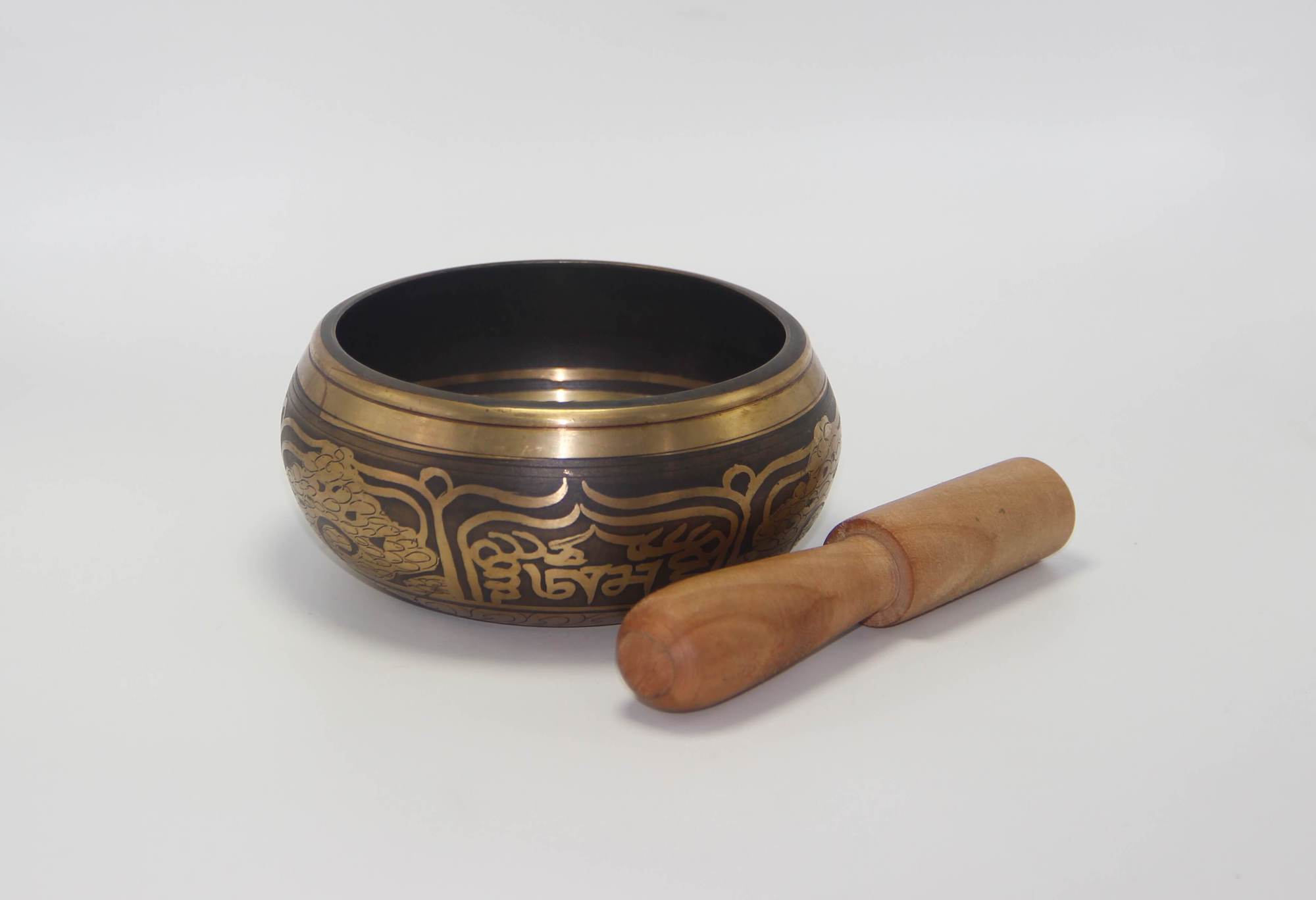 Hand Carved Tibetan Mantra Singing Bowl With Set Handicrafts In Nepal