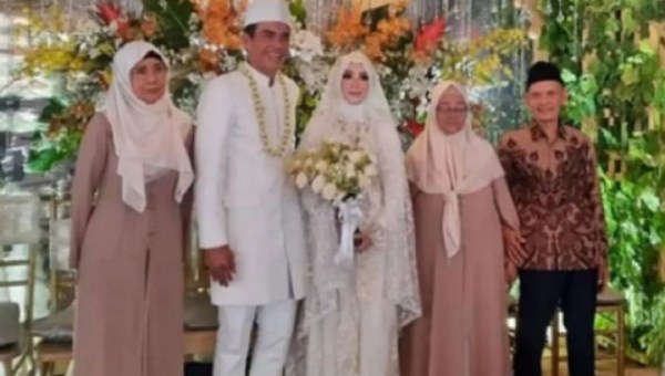 Siapa Anne Kurniasih Istri Baru Teddy Syah Ternyata Bukan Orang