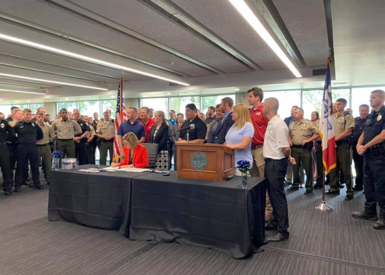 Reynolds Signs The Back The Blue Act Into Law The Iowa Torch