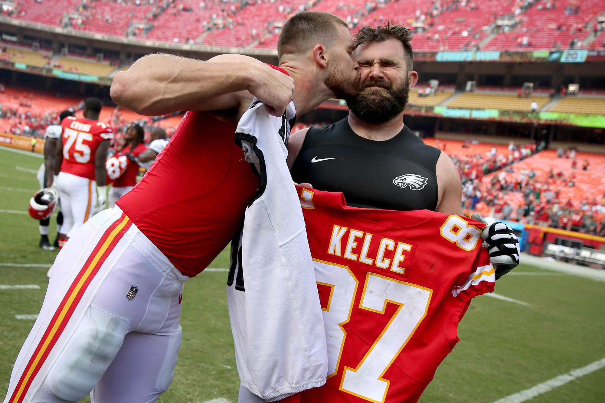 Kelce Brothers Prepare To Go Head To Head At Super Bowl The Iola Register