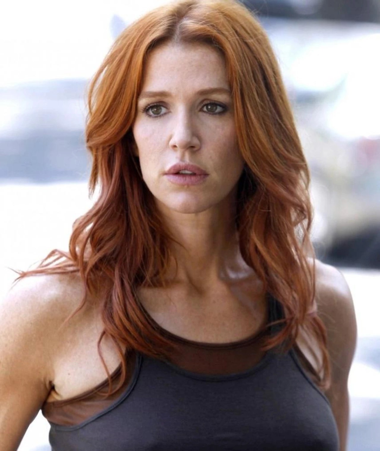 13 Amazing Pictures Of Poppy Montgomery Herschel Edwards