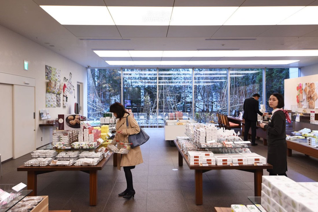 北海道、札幌美食｜六花亭札幌本店喫茶室・六花亭限定商品與咖啡廳限定的甜點 許傑旅行圖中