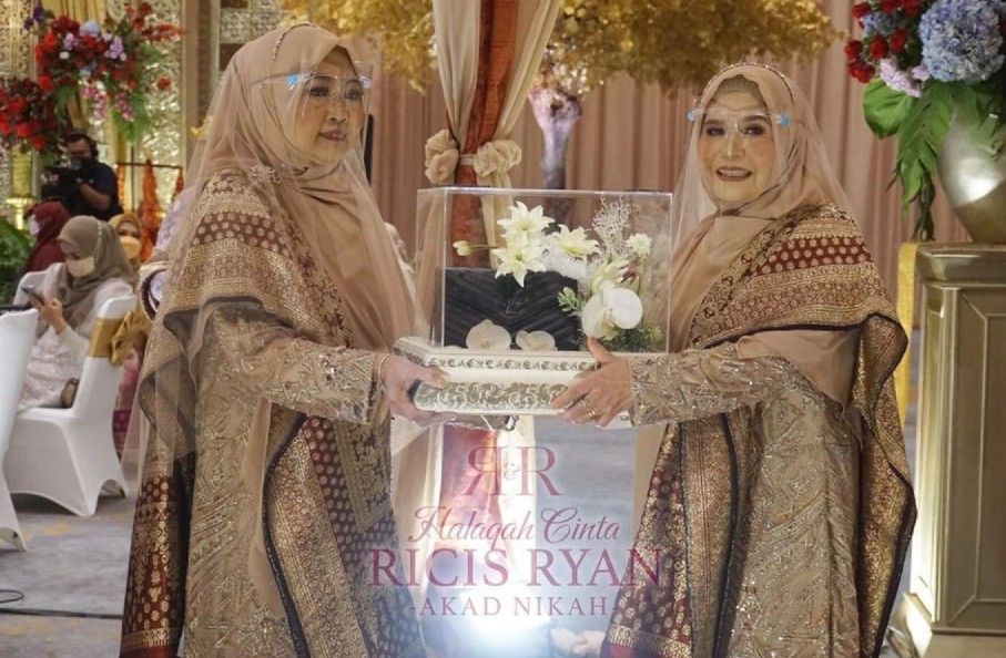 Baju Keluarga Pengantin 13 Inspirasi Seragaman Keluarga Untuk