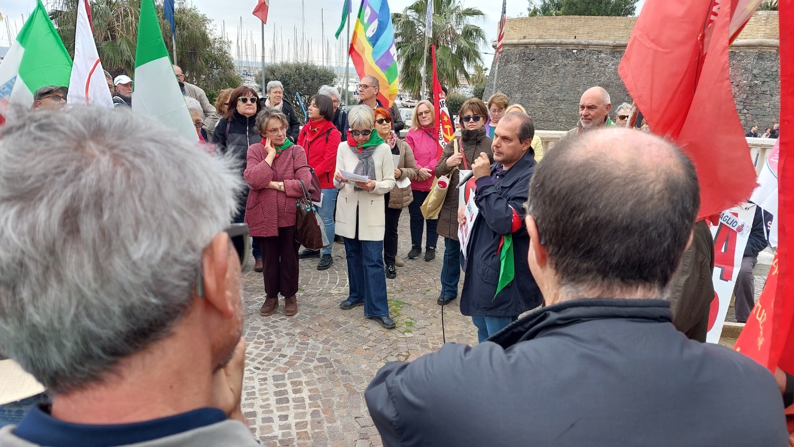 Nettuno Rete No Bavaglio Una Piazza Colorata E Viva Contro Il Raduno