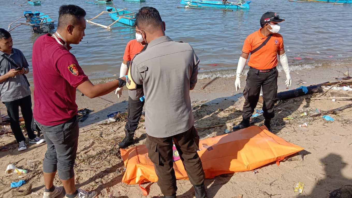 Heboh Warga Temukan Mayat Di Pantai Kertasari Tanpa Identitas Peristiwa