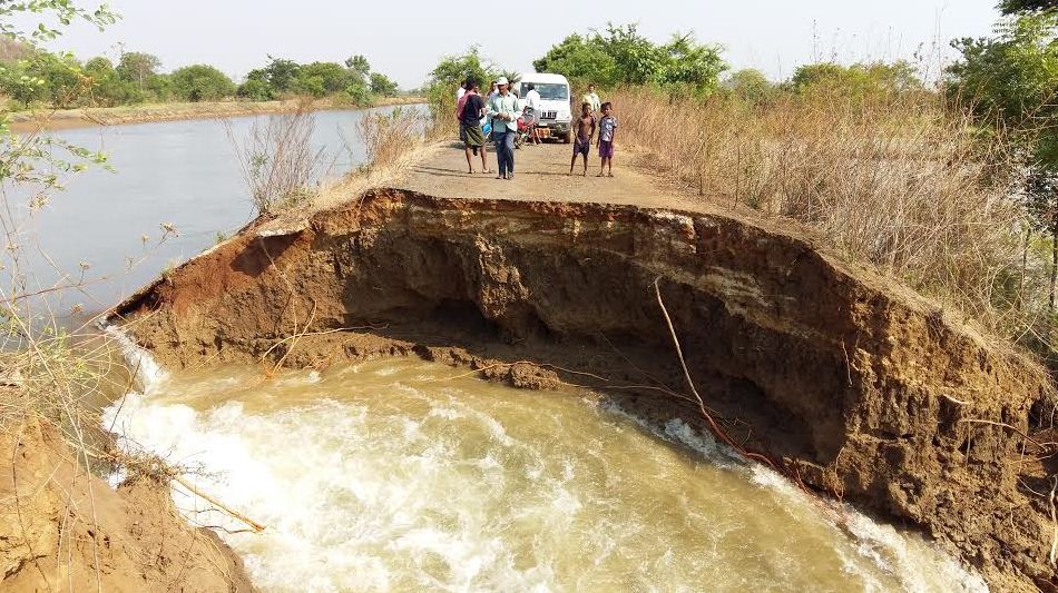 Breach In Indravati Canal 100 Acres Of Land Submerged Odisha Diary