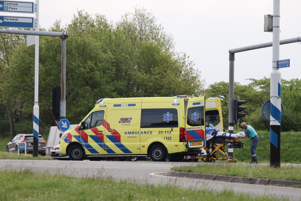 Twee Personenwagens Botsen Op Kruising In Almere Stad · Omroep Almere