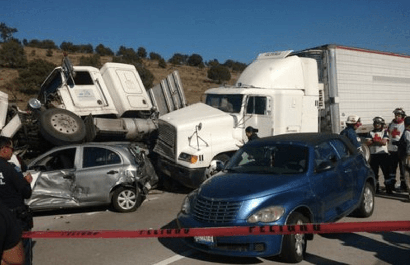 Carambola Deja 5 Heridos En Autopista Arco Norte