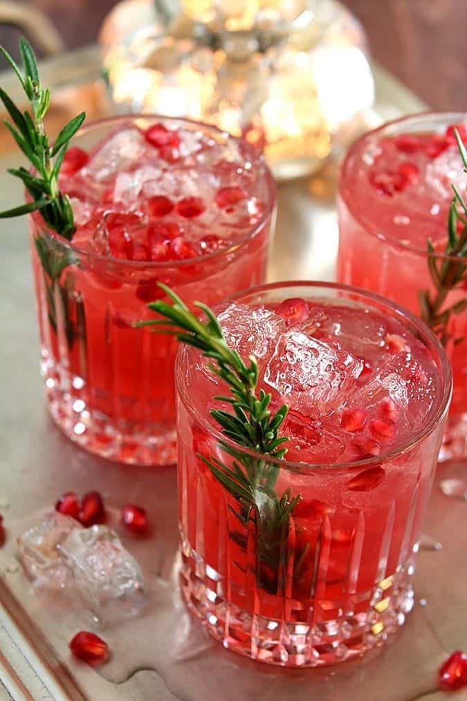 15 Easy Christmas Cocktails Lady Decluttered