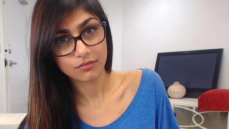 Mia Khalifa Subasta Sus Gafas Para Ayudar A Las Víctimas Del Líbano