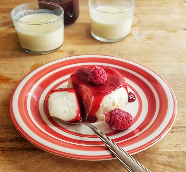 Amazing And Sophisticated Panna Cotta With Raspberry Coulis