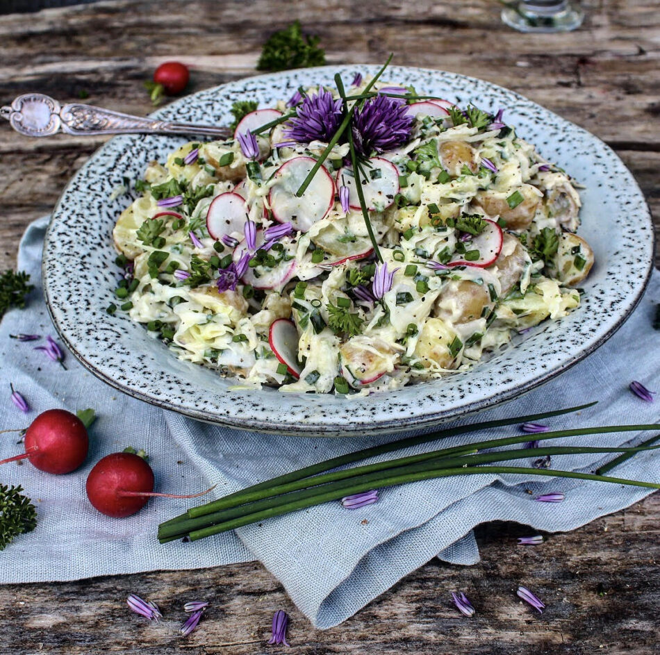 Kartoffelsalat Med Spidskål Og Radiser Mad Med Glød Plantebaseret