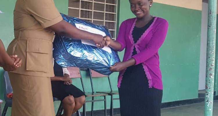 Police Award Best Female Student In Mangochi Malawi 24 Latest News