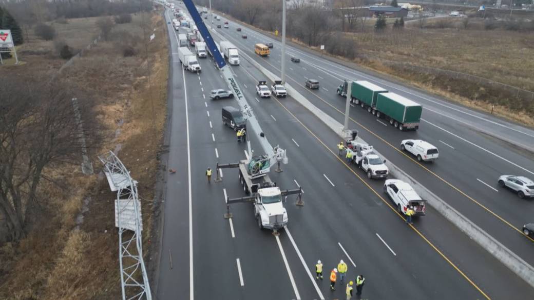 Hwy 401 Reopens In Whitby After Overhead Sign Falls On Highway