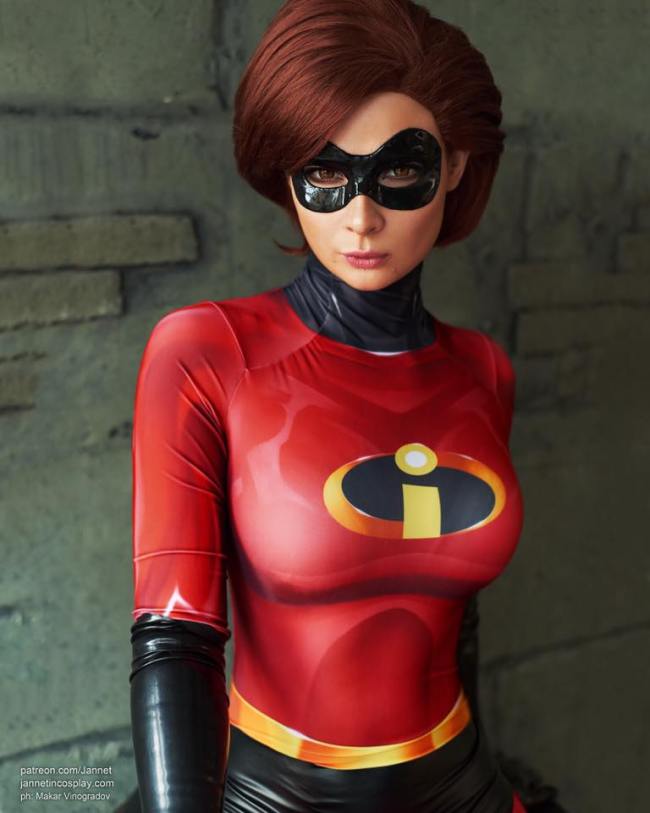 Elastigirl Cosplay From The Incredibles Media Chomp