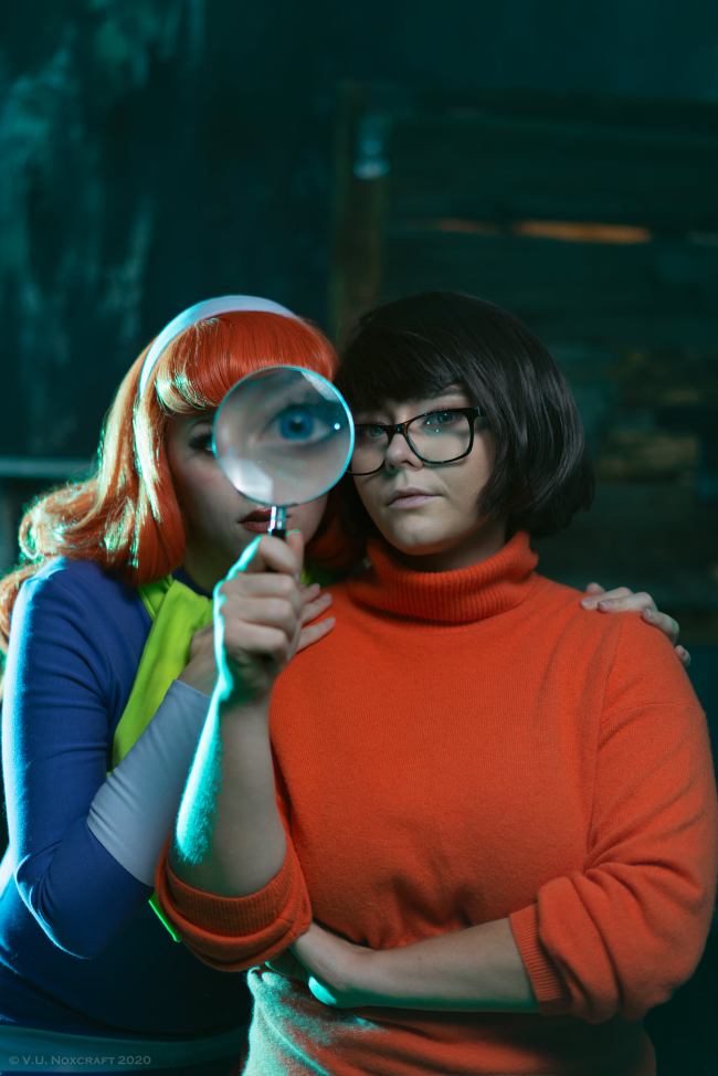 Daphne And Velma Cosplay From Scooby Doo Media Chomp