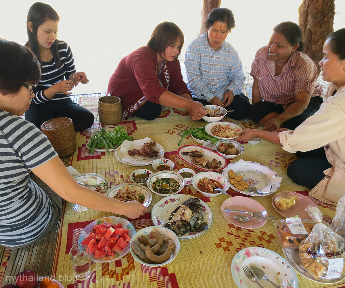 Thai Table Manners Put Down The Chopsticks ⋆ My Thailand