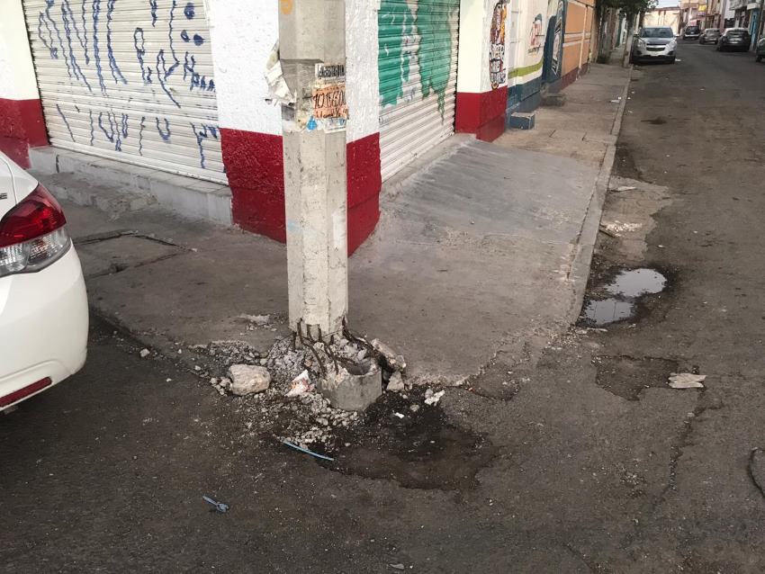 Poste De Cfe A Punto De Caer En Avenida Guanajuato Periódico Notus