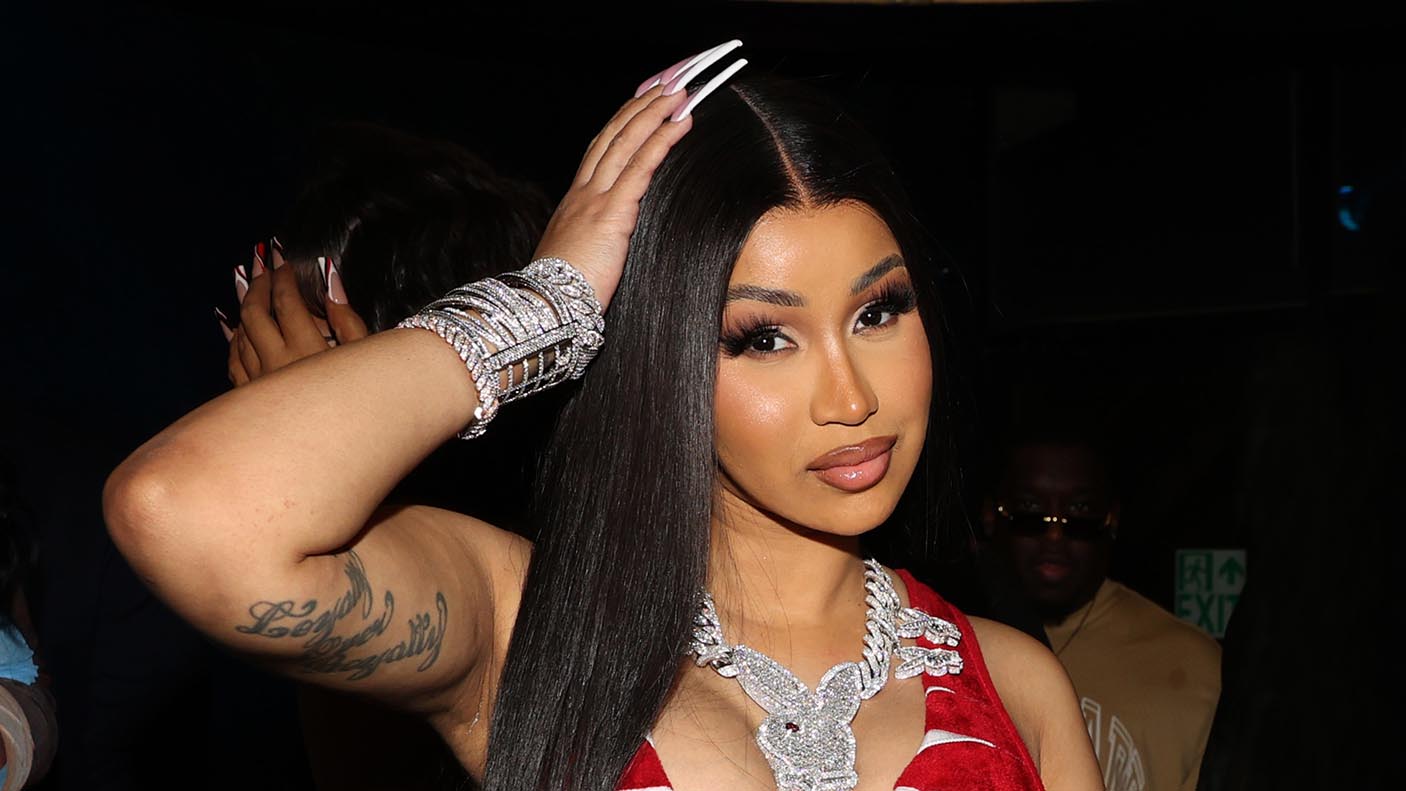 Billionaires Stepson Responds To Cardi Bs Criticism • The Pink Brain