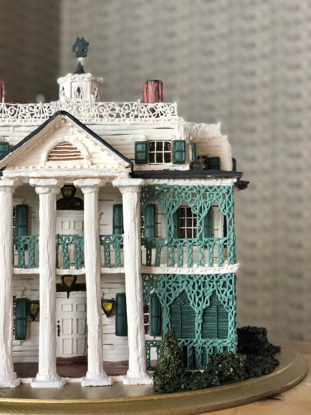 Gorgeous And Spooktacular Haunted Mansion Gingerbread House