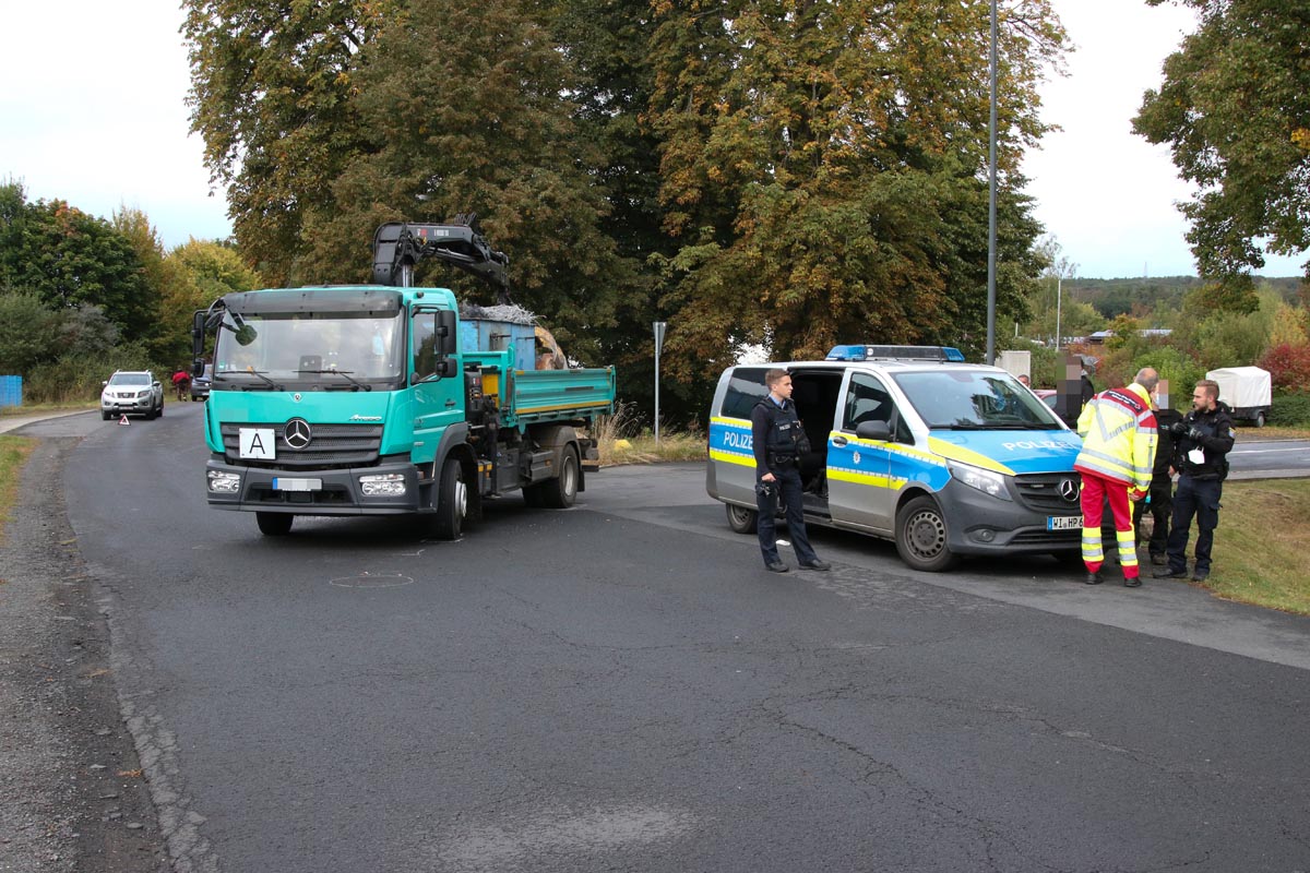 Fahrradfahrerin 68 Bei Zusammenprall Mit Lkw Schwer Verletzt Nh24de