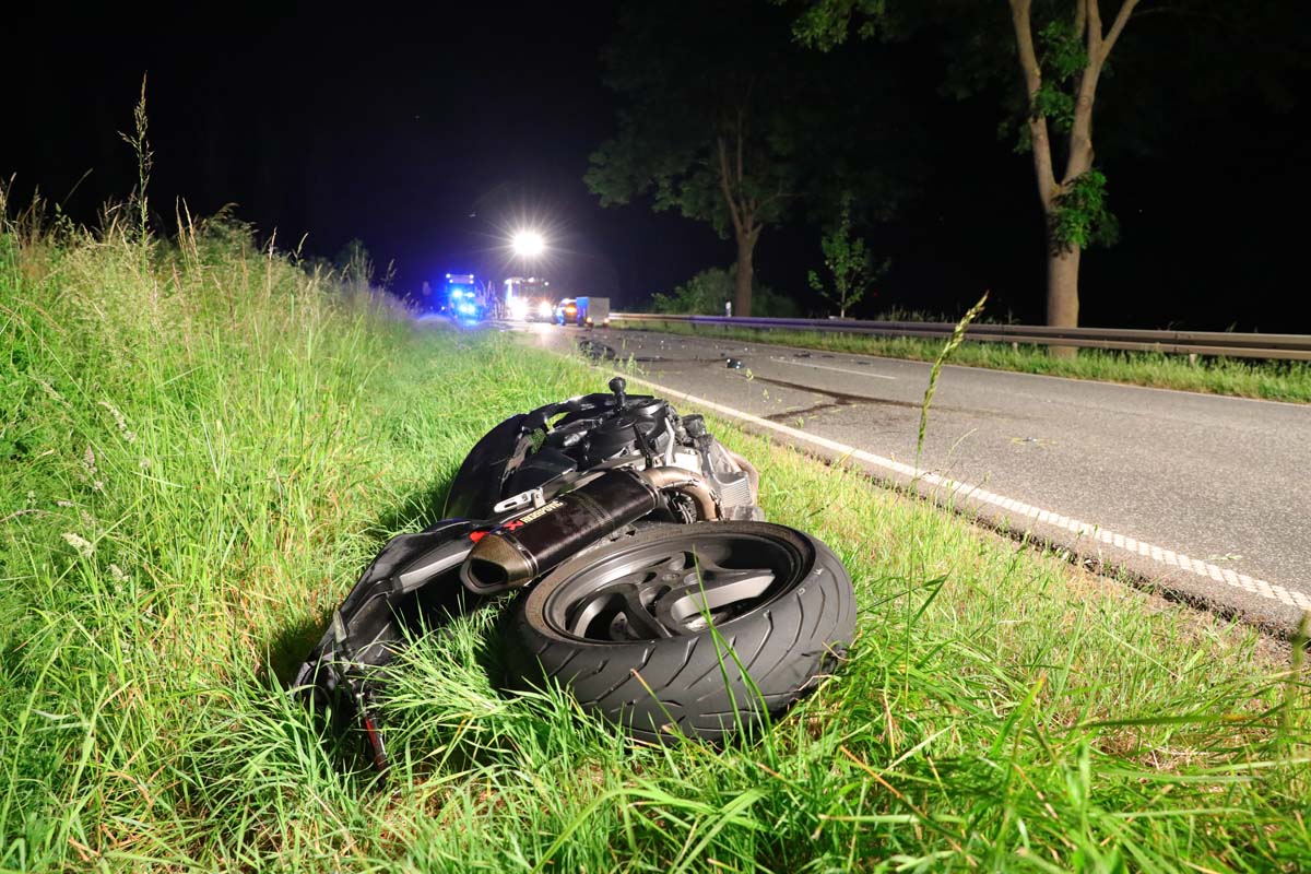 B 254 Motorradfahrer 30 Kommt Bei Zusammenprall Mit Pkw Ums Leben