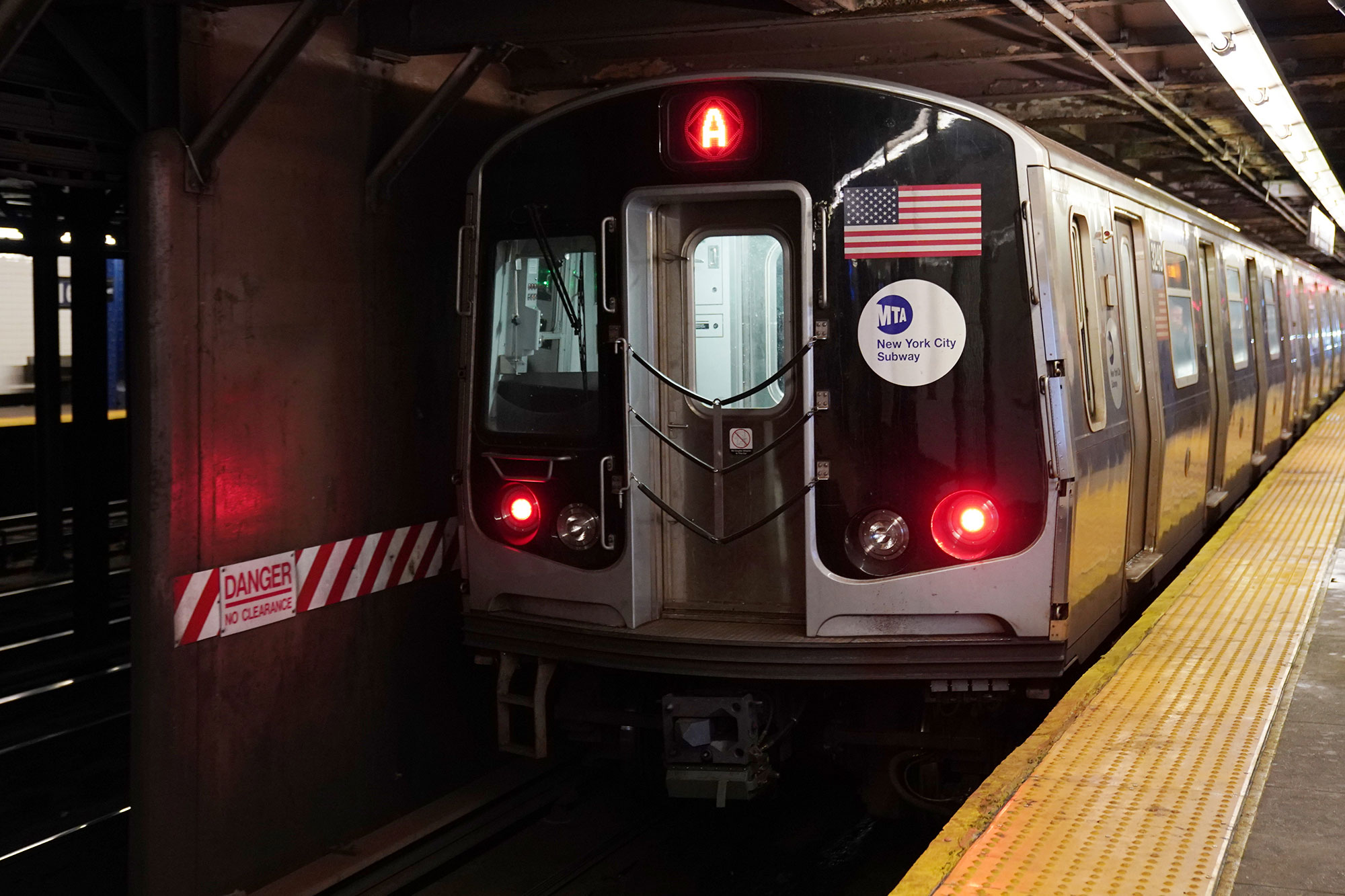 Queens Subway Left In Chaos After Mta Worker Shows Up Sick