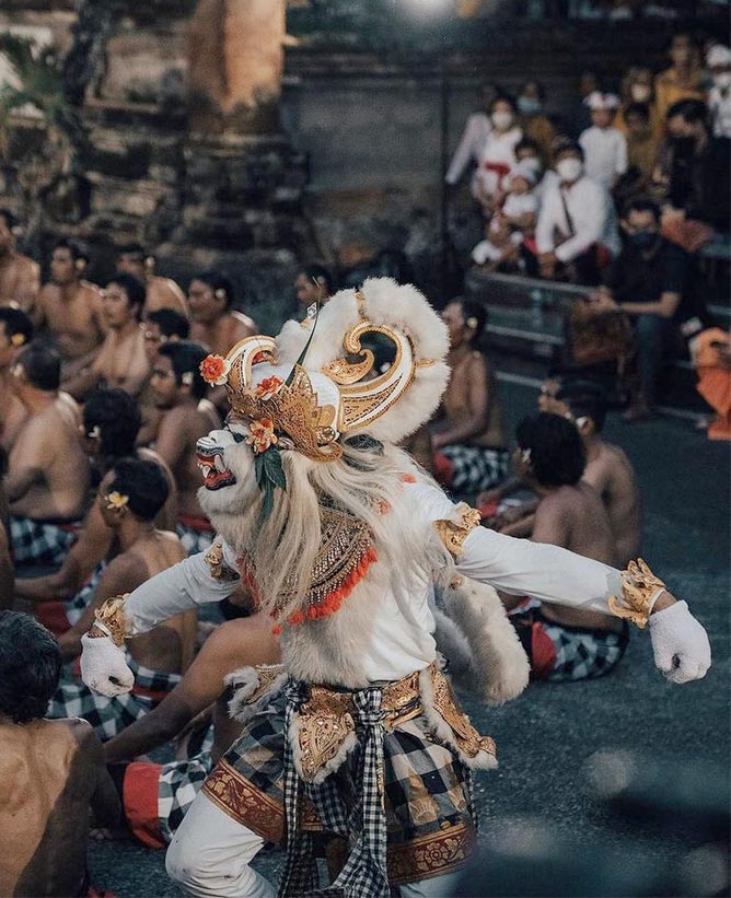 Foto Sejarah Tari Kecak Dan Makna Gerakannya