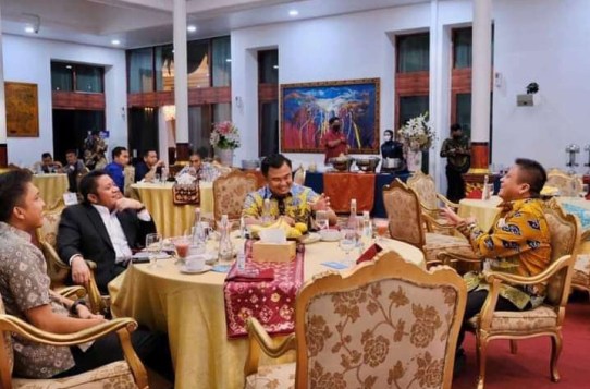 Bupati Dharmasraya Sutan Riska Tuanku Kerajaan Menghadiri Jamuan Makan