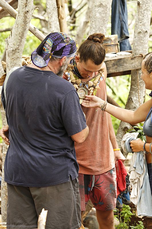 Joe Anglim Shows Off His Medallion Survivor Fandom