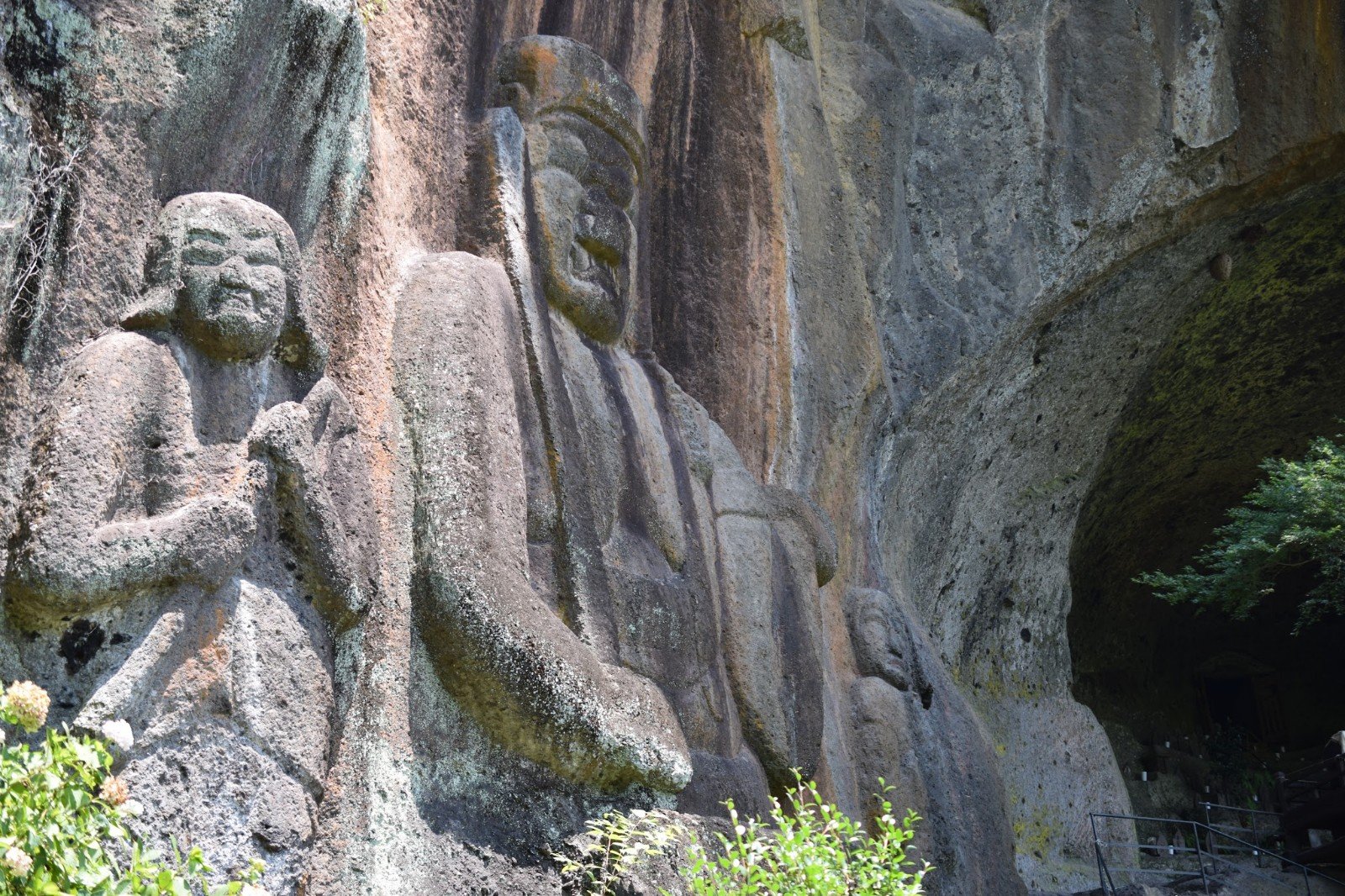 【大分県】普光寺磨崖仏、日本国内でも最大級の磨崖仏にやって来た！ きょうだい児もりりんの育児マンガと日本1周旅ブログ