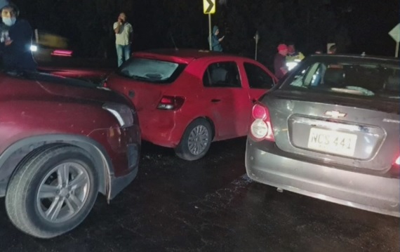 Enorme Trancón Por Accidente Múltiple En La Vía Bogotá Girardot