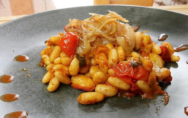 Haricots Blancs Sautés Tomates Cerises And Oignons Caramélisés Au Sirop