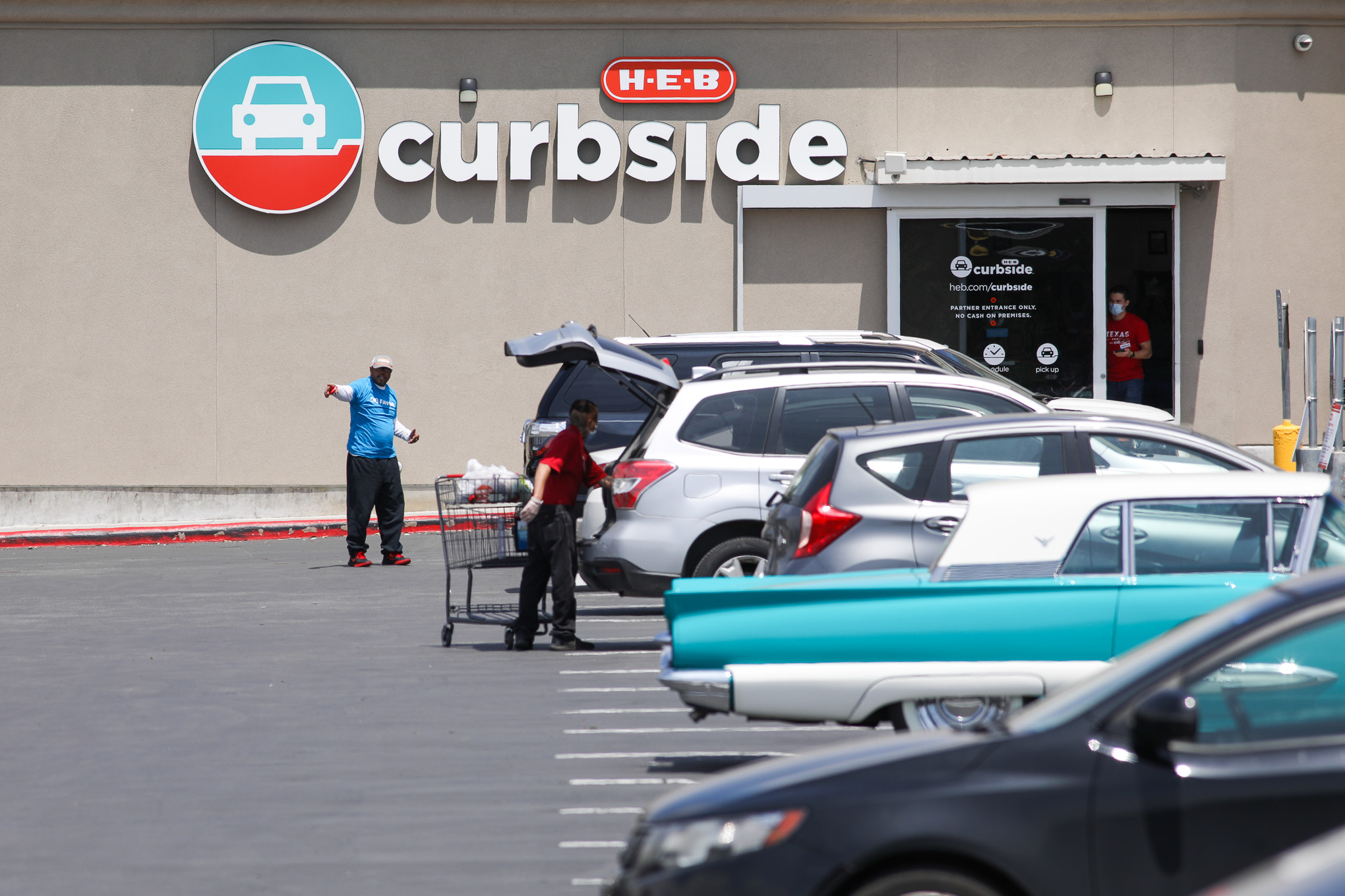 San Antonian Creates Tool To Pinpoint H E B Curbside Service Slots