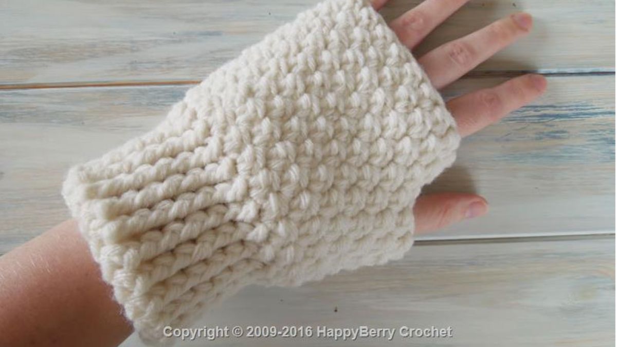 45 Crochet Fingerless Gloves Patterns For Beginners • Simply