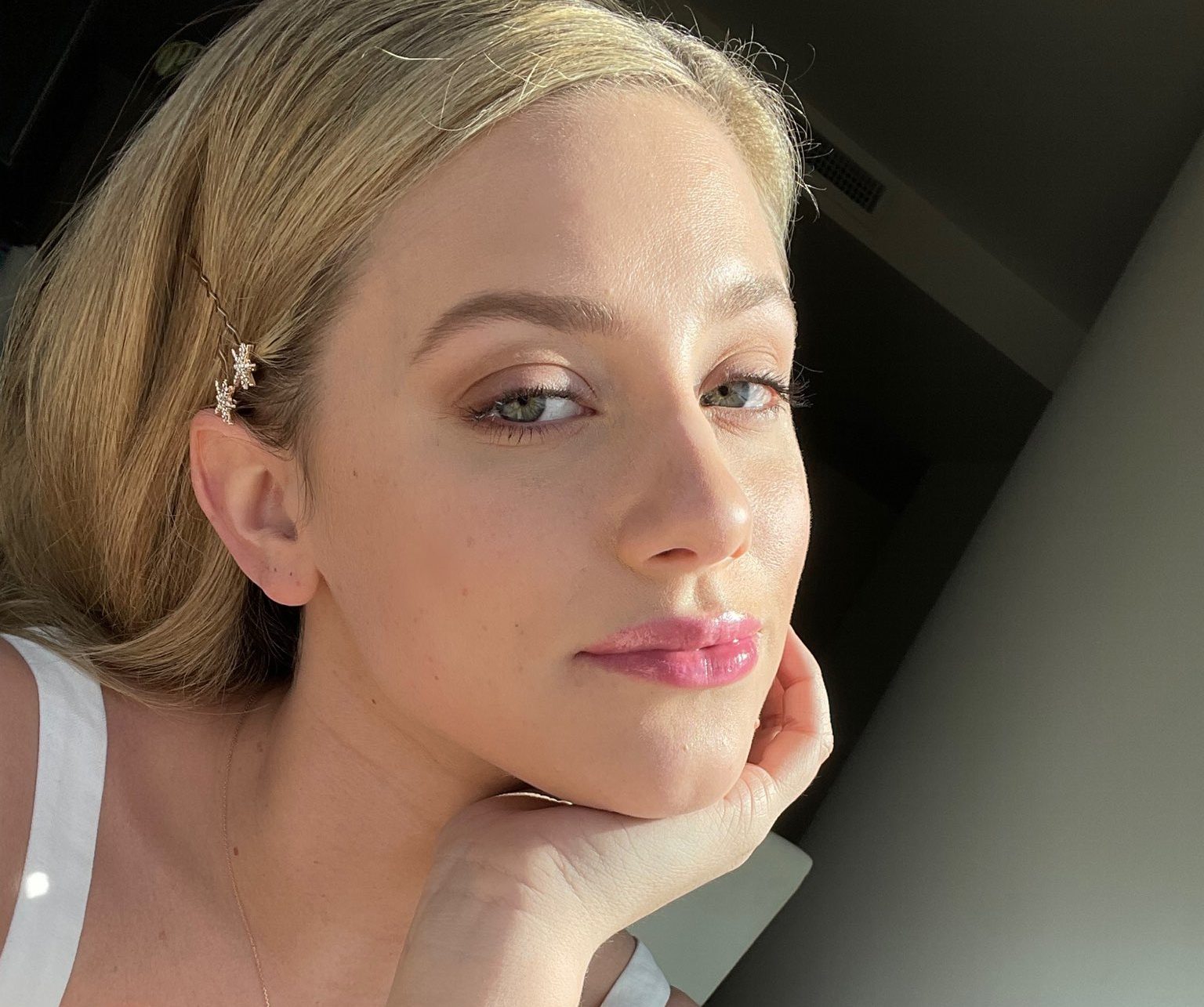 Plusminus Filme De Lili Reinhart Ganha Novo Título E Data De